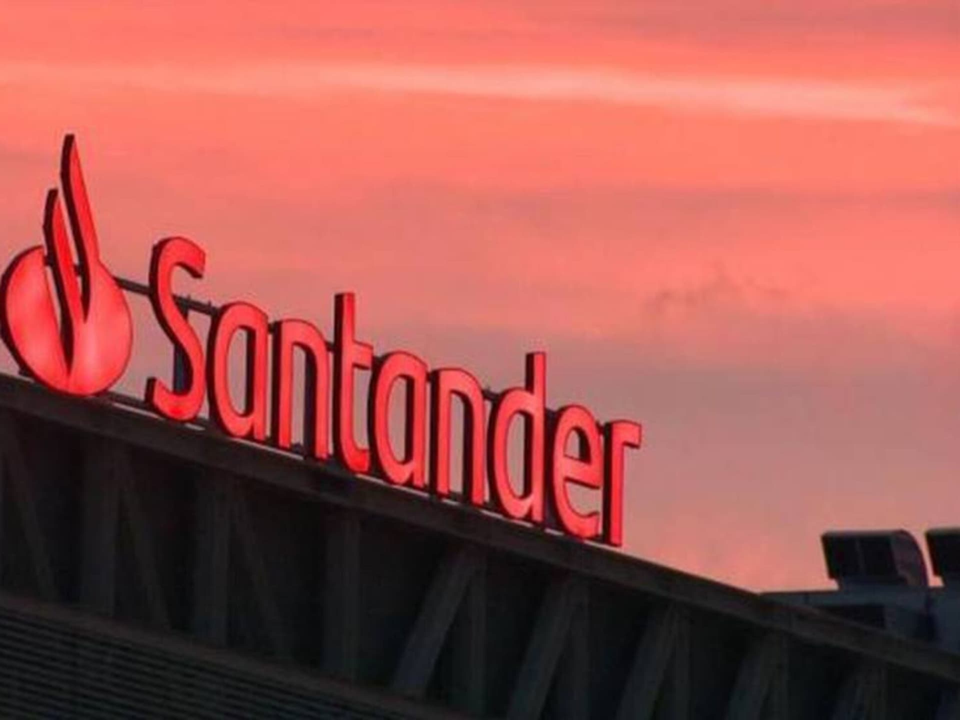Santander presenta beneficios gastronómicos para clientes… | Revista ...